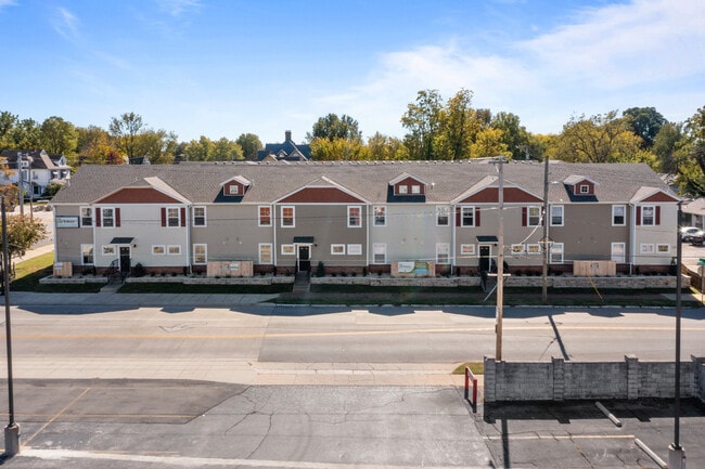 Parkway Townhouses - Apartments in Springfield, MO | Apartments.com