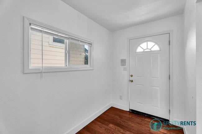 Bernal/St Mary's: Rare Remodeled Cottage w/ Washer/Dryer, Patio ...
