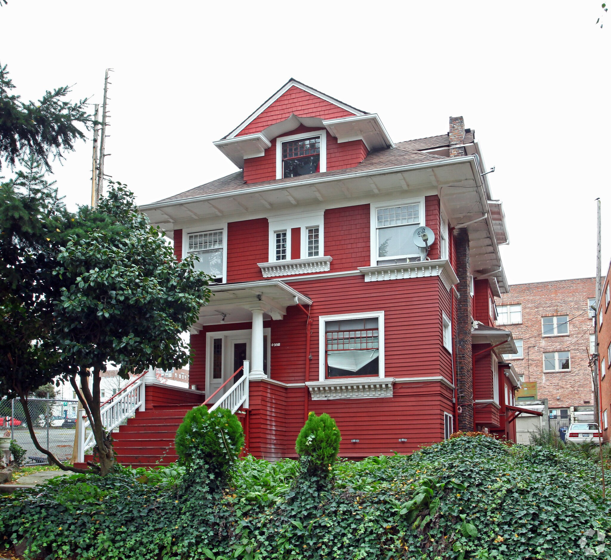 Corona Manor - 4238 12Th Ave Ne Seattle, WA 98105 | Apartments.com
