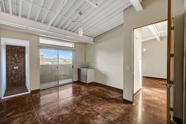 Trendy Loft Living Near The Arts District! - 701 Shadow Ln Las Vegas ...
