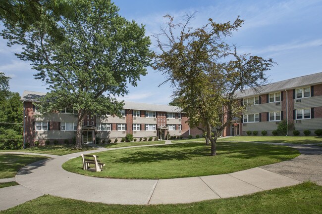 Riverhill Apartments Apartments - 185 Van Rensselaer Blvd Menands, NY ...