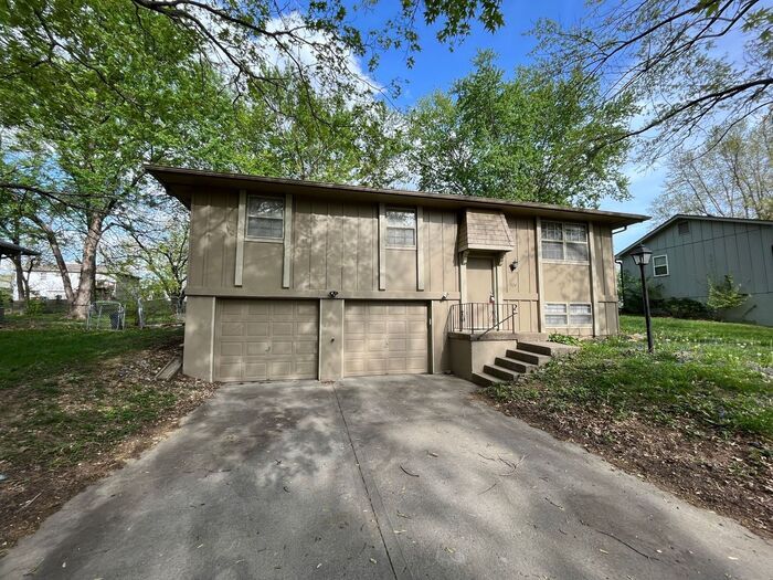 524 NE Sunnybrook Dr, Blue Springs, MO 64014 - House Rental in Blue ...