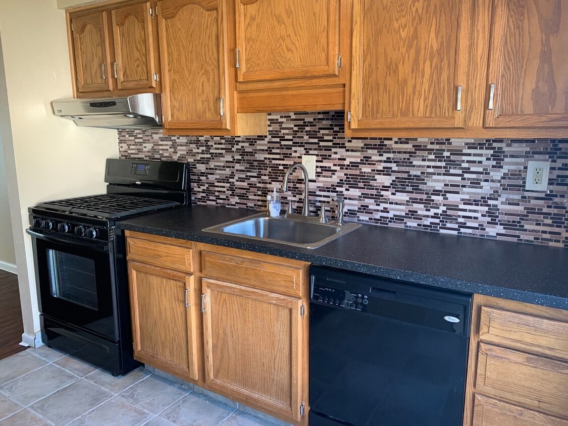 502 College Park Dr, Coraopolis, PA 15108 - House Rental in Coraopolis ...