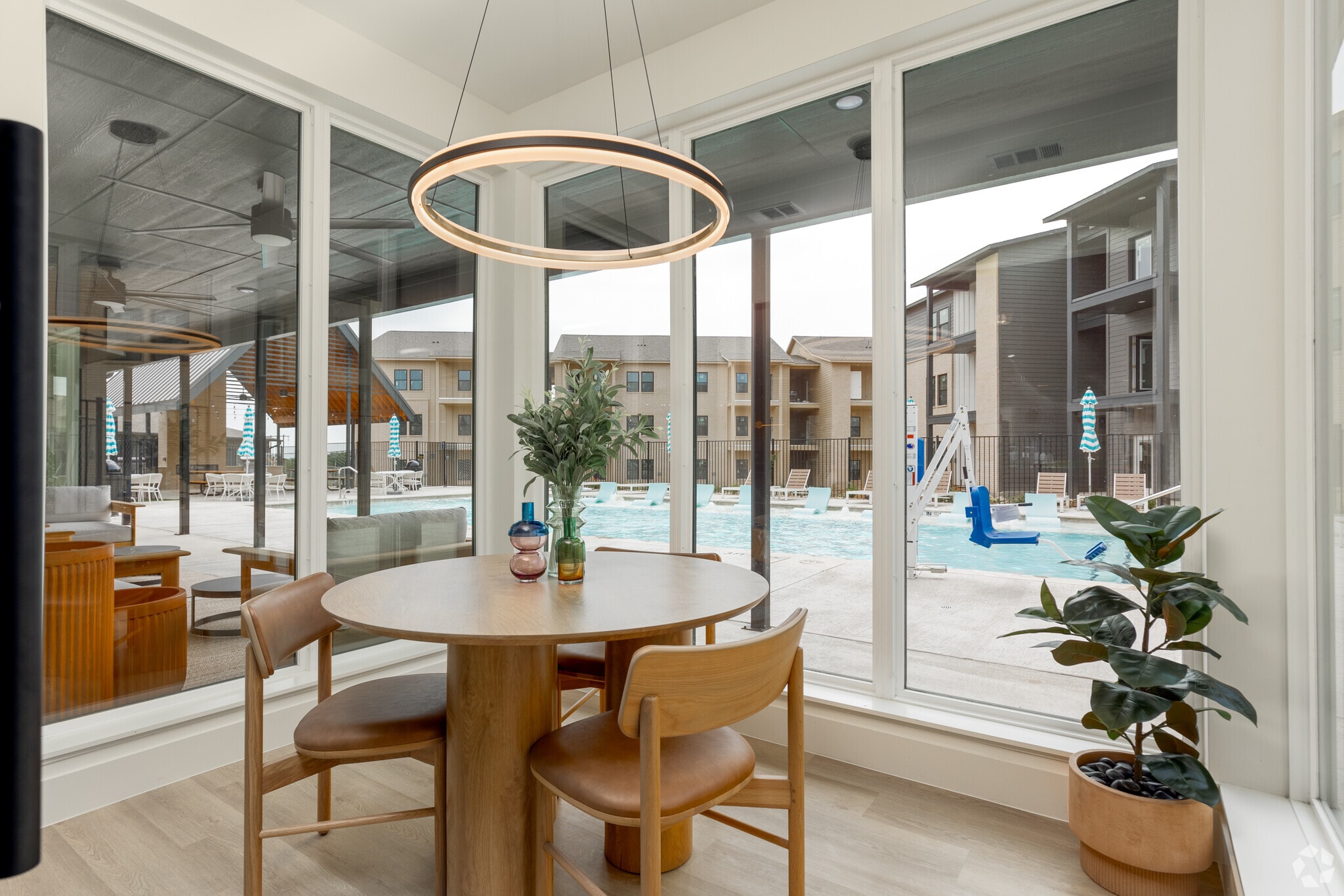 Stone Creek Flats - 901 South Heritage Parkway Sherman, TX 75092 ...