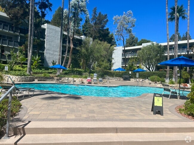 The Estates Townhomes Furnished Townhouses for Rent - Rolling Hills ...