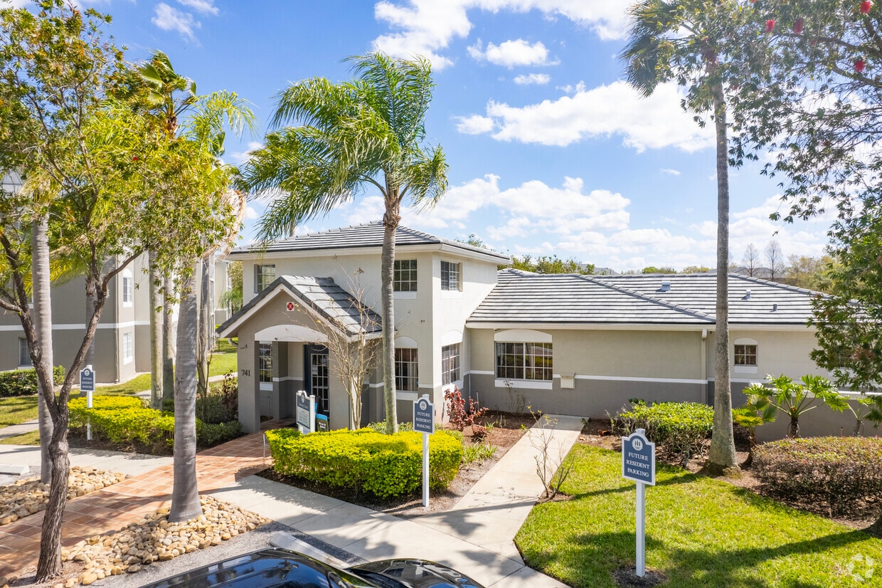 Cypress Trace Apartments - 741 Providence Trace Cir Brandon, FL 33511 ...