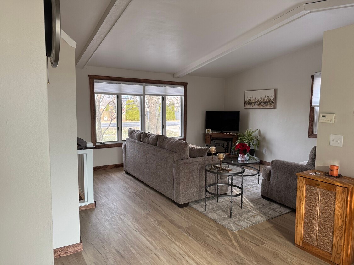 W5881 Manitowoc Rd Unit W5881 Manitowoc Road, Menasha, WI 54952 - W5881 ...