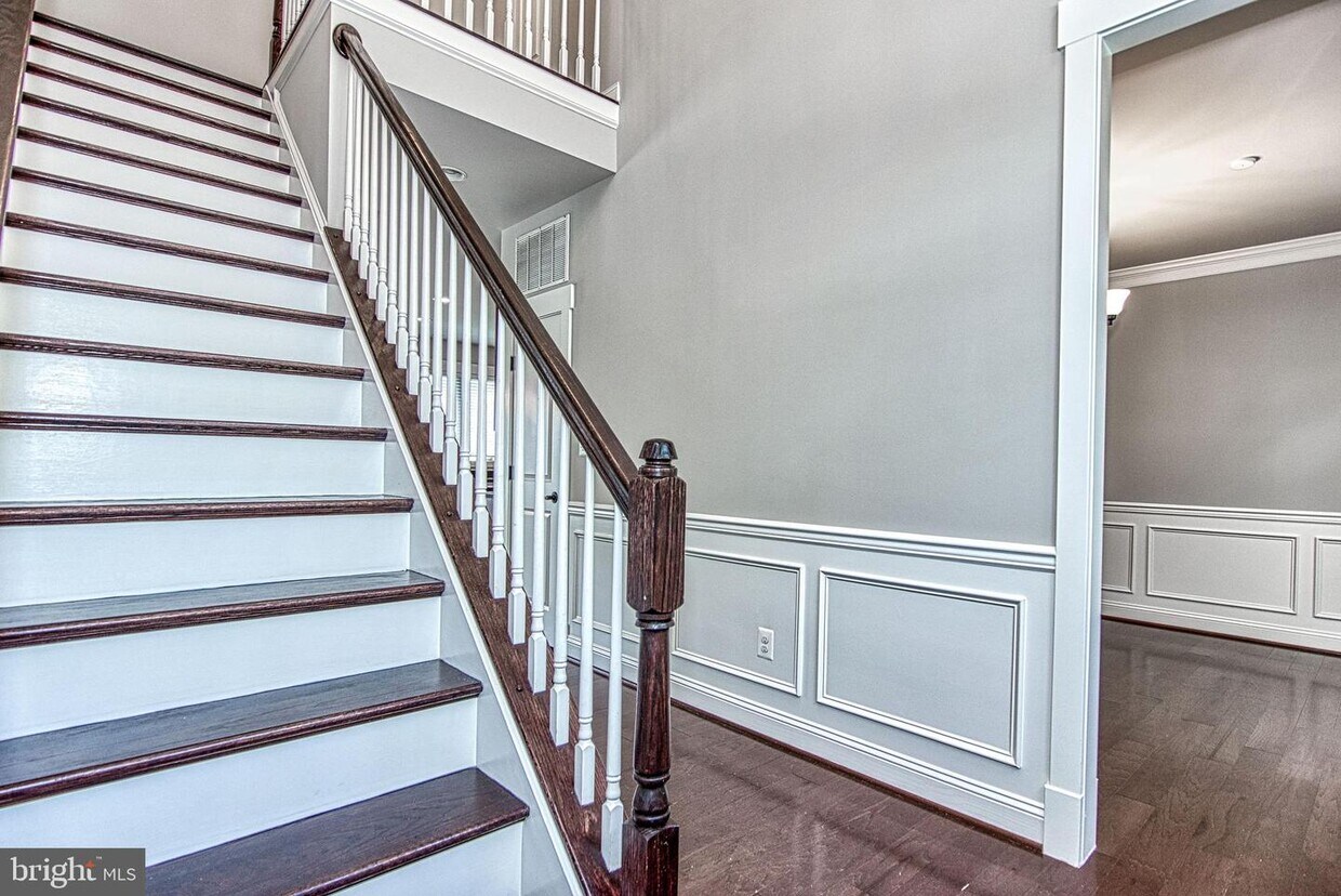 7001 Oak Ridge Rd, Falls Church, VA 22042 - House Rental in Falls ...