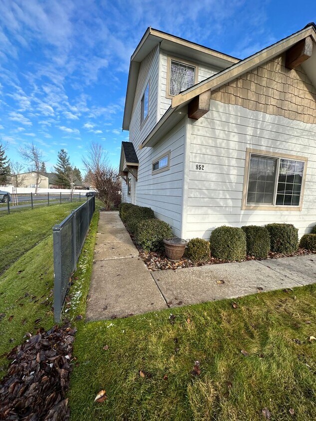 852 W Willow Lake Loop, Coeur d'Alene, ID 83815 - House Rental in Coeur ...