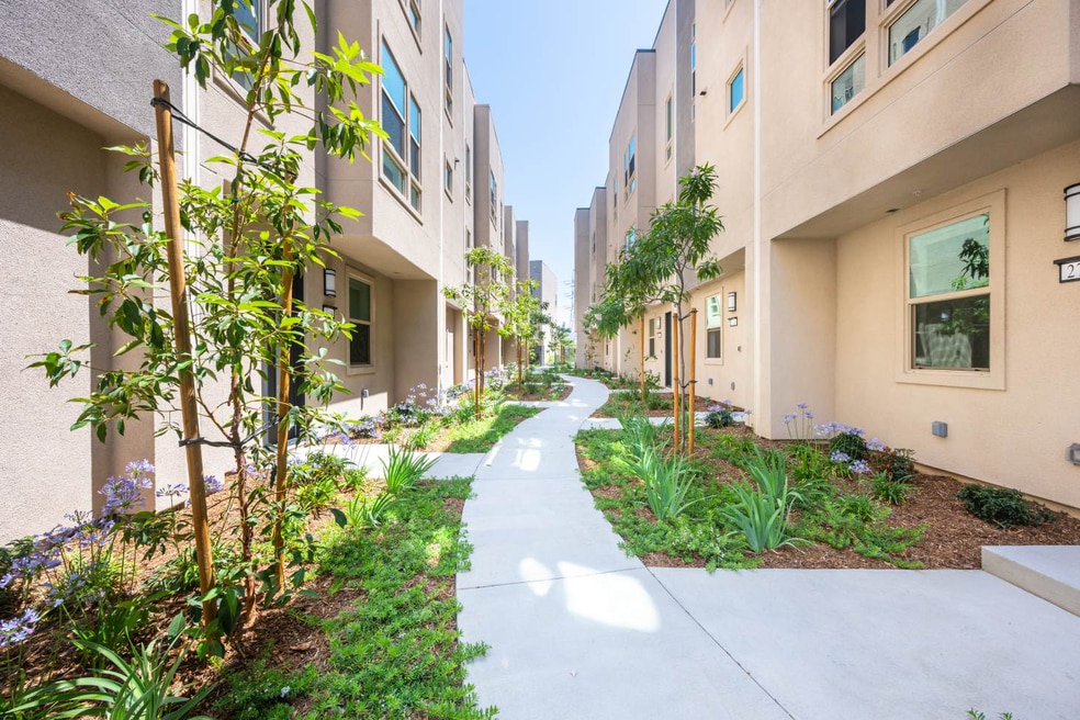 807 N Cherokee Ave, Los Angeles, CA 90038 - Townhome Rentals in Los ...