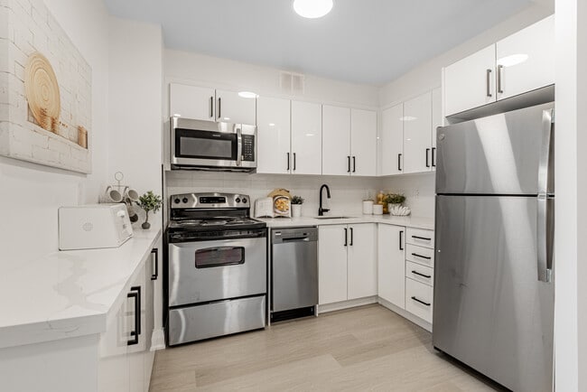 Briar Hill-Belgravia Toronto Apartments for Rent with Hardwood Floors - Toronto, ON - 39 Rentals ...