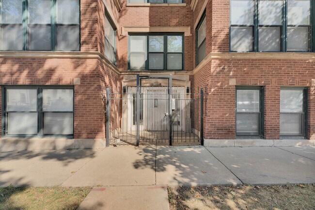352 E 46th St Unit A1, Chicago, IL 60653 - Condo for Rent in Chicago ...