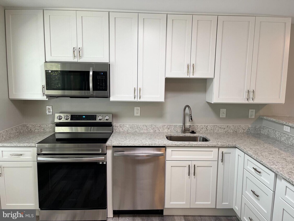 4184 Pleasant Meadow Ct, Chantilly, VA 20151 - Townhome Rentals in ...