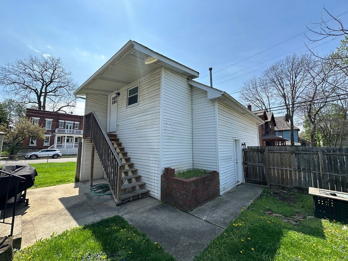 1177 Highland St Unit 1177.5 (cottage-rear), Columbus, OH 43201 - Room ...
