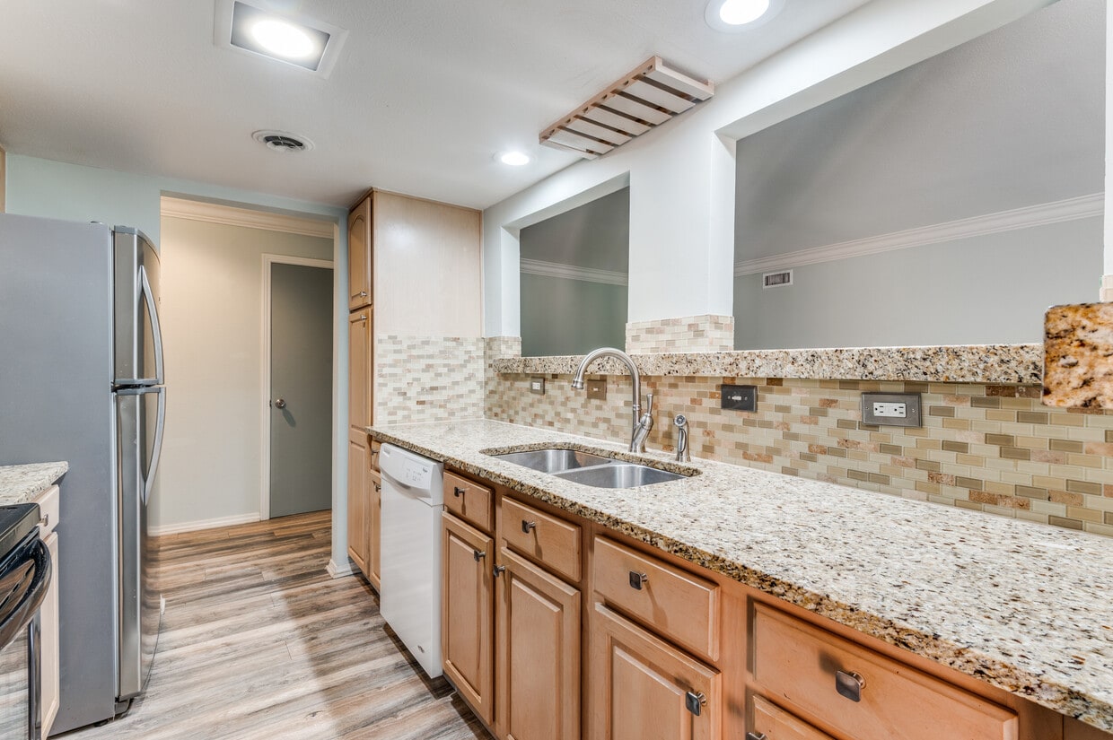 570 Avenue J Ave Unit B, Grand Prairie, TX 75050 - Condo for Rent in ...