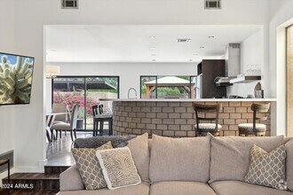 Kachina Gardens Apartments for Rent with a Living Room - Phoenix, AZ ...