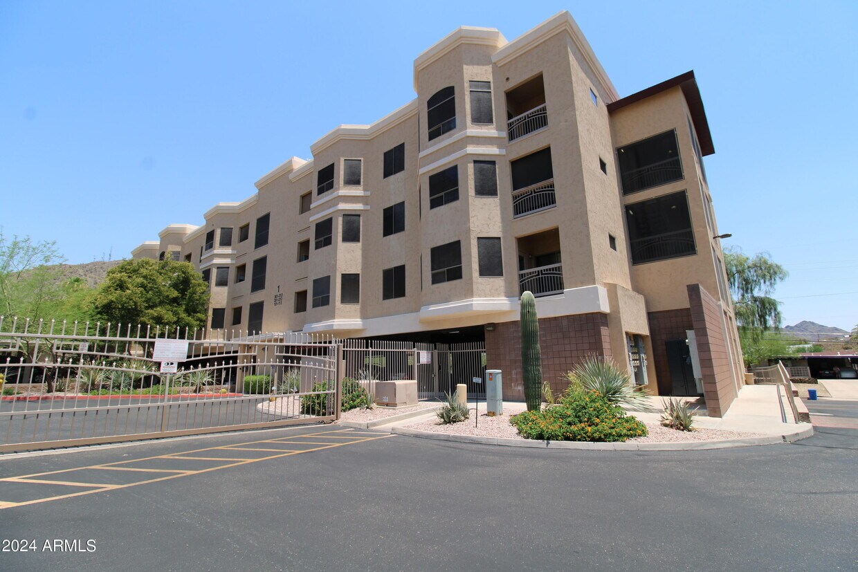 9820 N Central Ave Unit 108, Phoenix, AZ 85020 - Room for Rent in Phoenix, AZ | Apartments.com