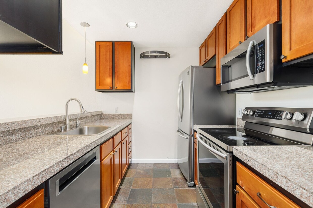 14707 NE 44th Pl Unit Q3, Bellevue, WA 98007 - Condo for Rent in ...