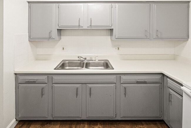 Metro Apartments at Wood River Apartments - 543 Charles Ave Wood River ...