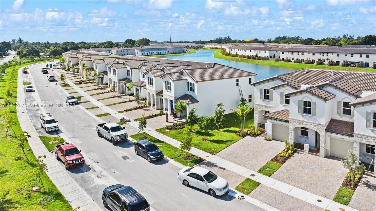 12270 NW 24th Pl, Miami, FL 33147 - Townhome Rentals in Miami FL ...