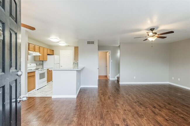 8237 Creekbend Dr, Houston, TX 77071 - Condo for Rent in Houston, TX ...