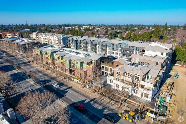 Middle Plaza Apartments - 500 El Camino Real Menlo Park, CA 94025 ...