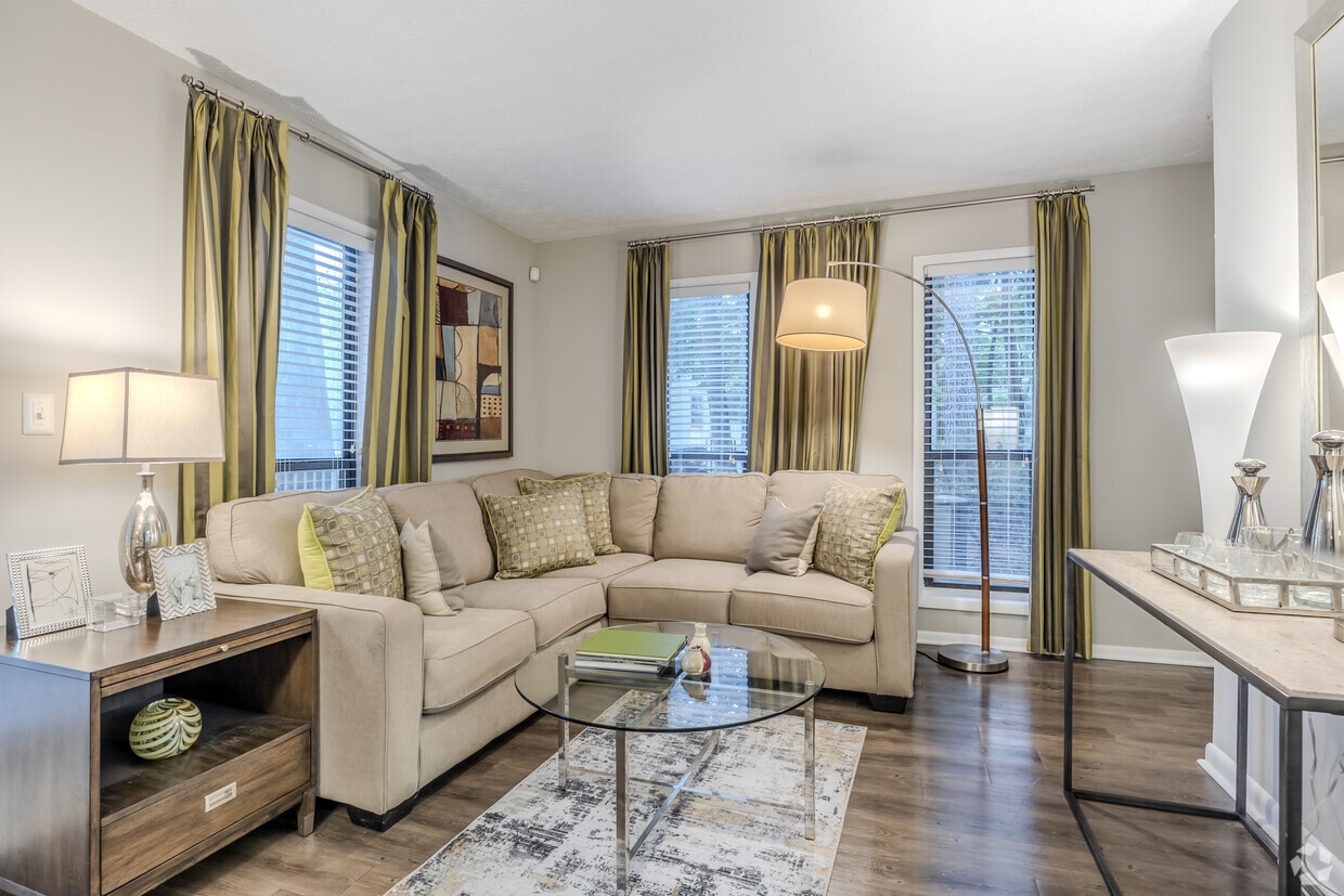 East Perimeter Pointe Apartments Photos