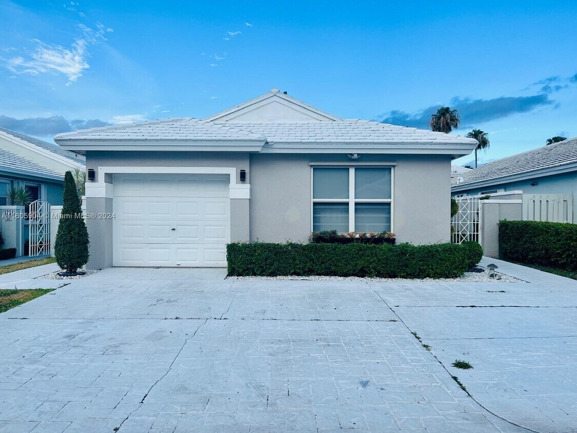 4761 SW 154th Pl, Miami, FL 33185 - House Rental in Miami, FL | Apartments.com