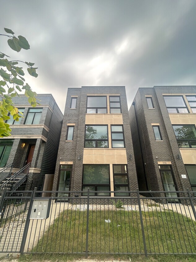 552 E 46th Pl, Chicago, IL 60653 - House Rental in Chicago, IL ...