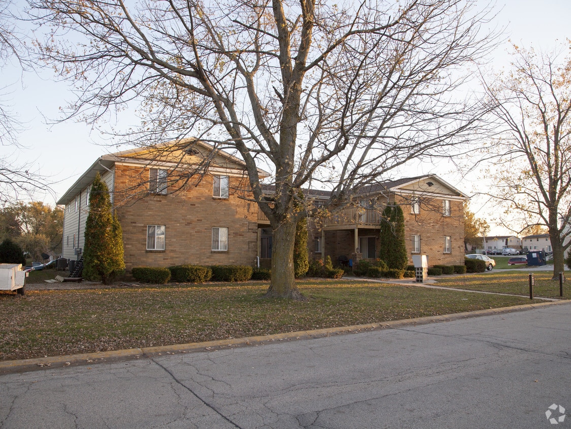 73 Manor Dr, Park View, IA 52748 Apartments - Park View, IA ...