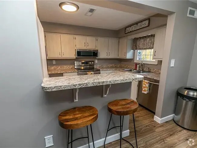 Courts Center Ridge Hall Road Apartments for Rent with Hardwood Floors ...