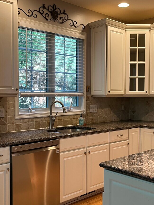 26669 Island Lake Dr Unit 26669, Novi, MI 48374 - Condo for Rent in ...