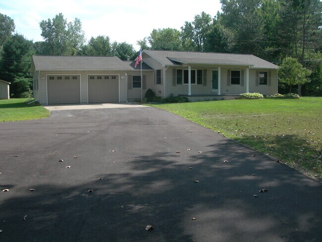 Apartments for Rent with Garages in Azalia, MI