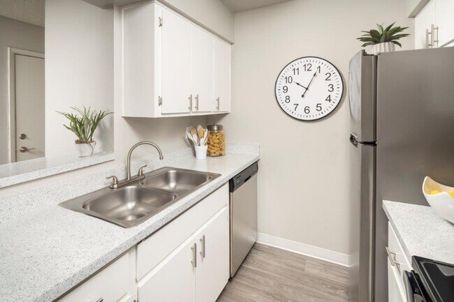 SunPointe Apartments - Apartments in Phoenix, AZ | Apartments.com