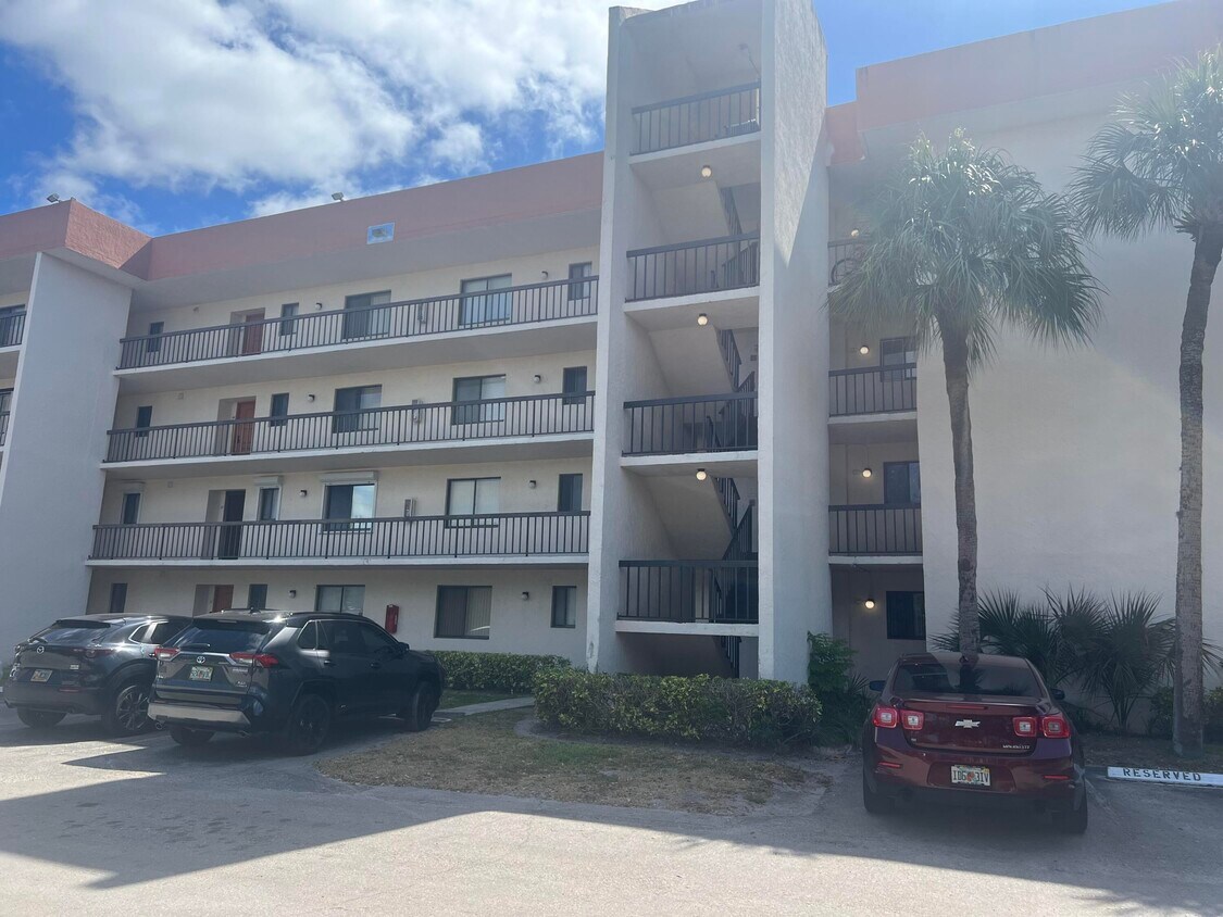 5917 Vía Vermilya Unit 109, Atlantis, FL 33462 - Condo for Rent in ...