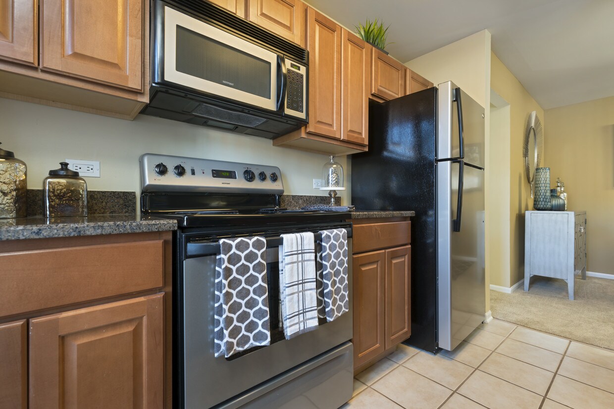 Clover Ridge East Apartments Rentals - Palatine, IL | Apartments.com