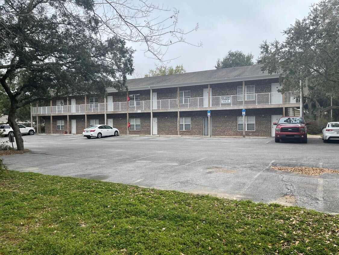 940 Barrow St Unit 9, Fort Walton Beach, FL 32547 - Room for Rent in ...