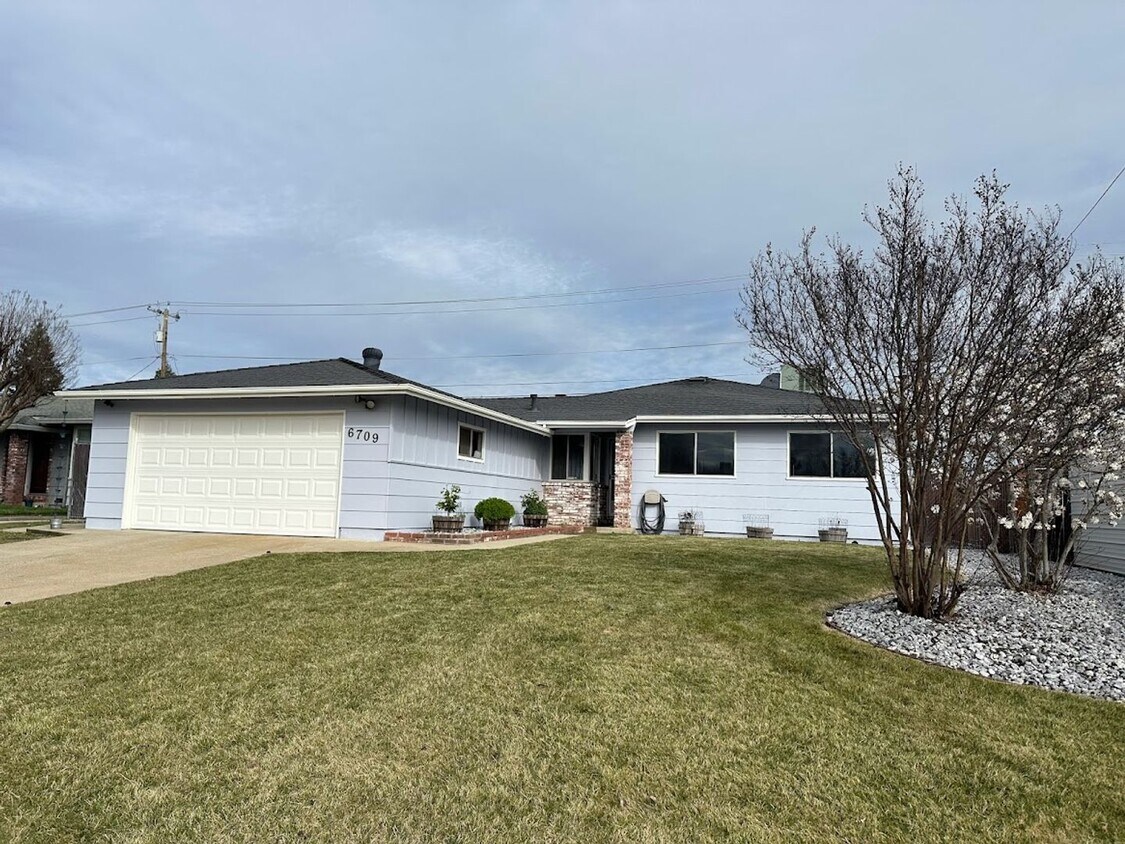 6709 El Camino Dr, Redding, CA 96001 - House Rental in Redding, CA ...