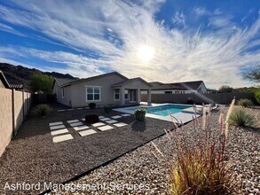 Thunderbird Country Club Estates Houses for Rent with a Swimming Pool ...