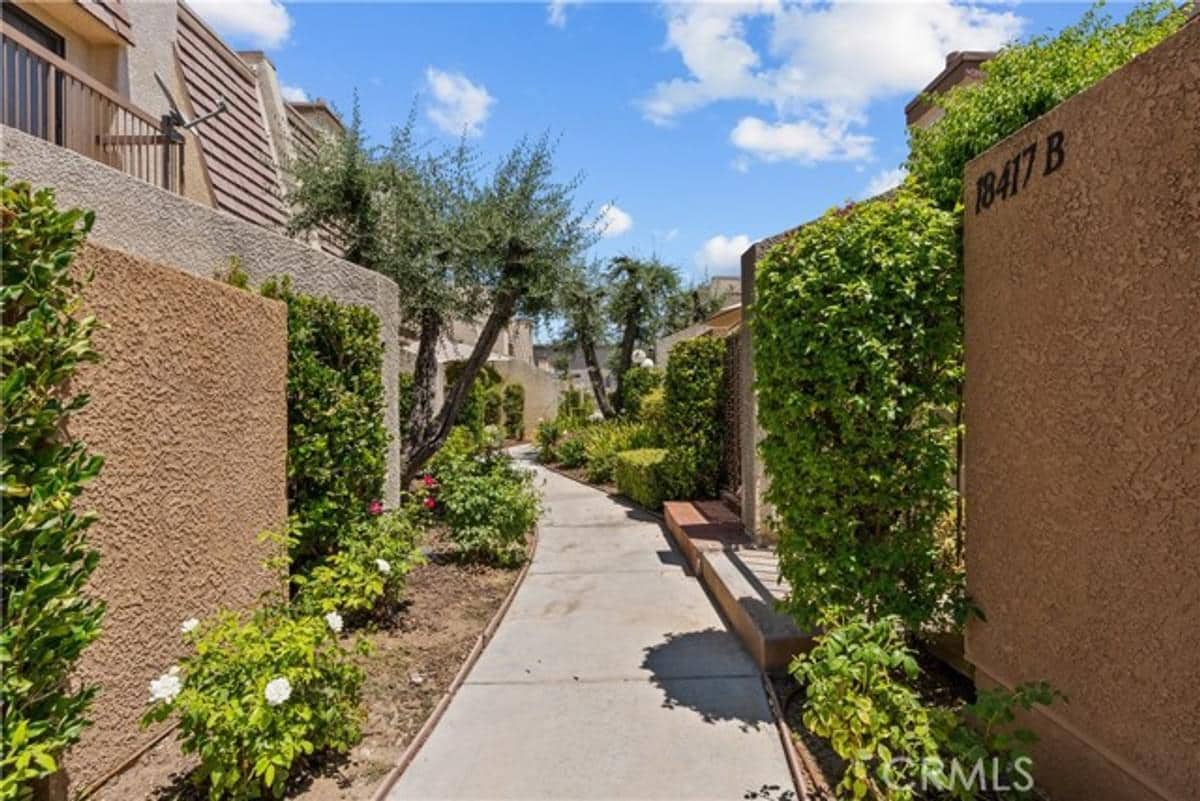 18411 Collins St, Tarzana, CA 91356 - Townhome Rentals in Tarzana CA ...