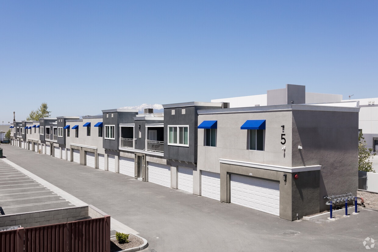 The Crossings at Redlands - 26000 W Lugonia Ave Redlands, CA 92374 ...