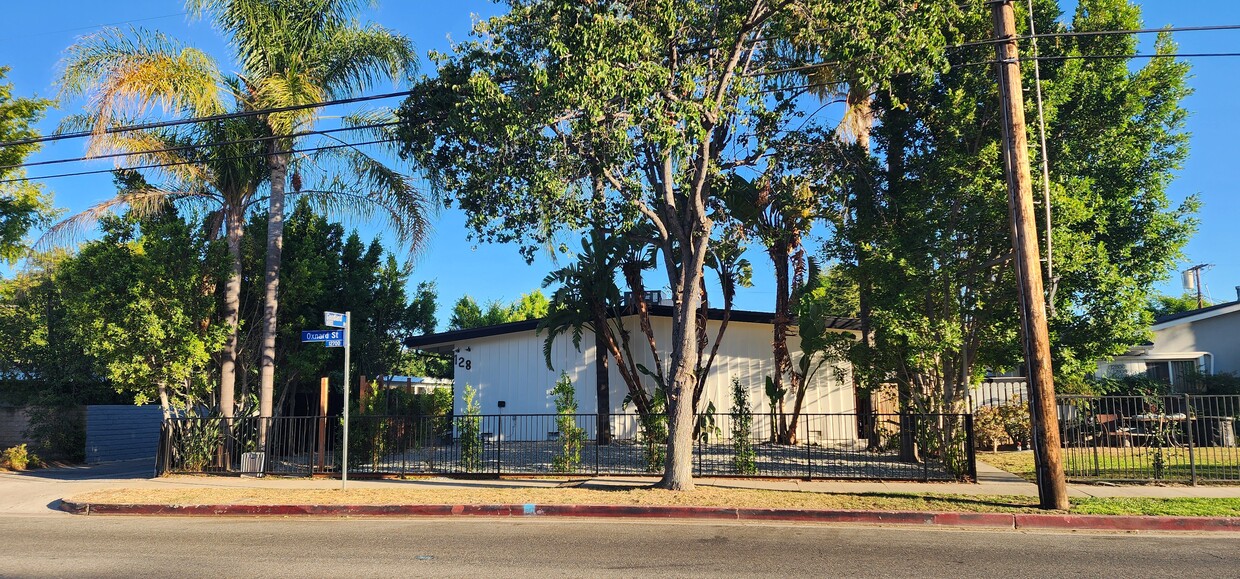 Oxnard Street Apartments - 12800 Oxnard St North Hollywood, CA 91606 ...