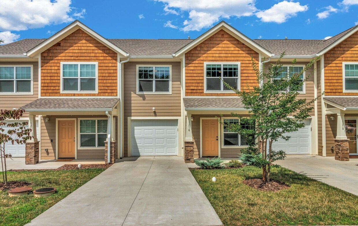 1216 Pauline Trail Dr, Arden, NC 28704 - Townhome Rentals in Arden NC ...