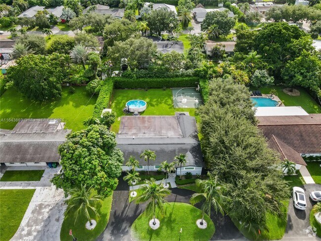 Coral Reef Estates Apartments for Rent with Extra Storage - Palmetto ...