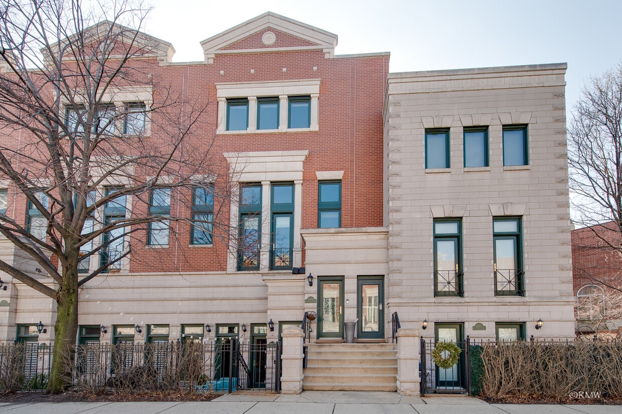 2040 N Lincoln Ave, Chicago, IL 60614 - Townhome Rentals in Chicago IL ...