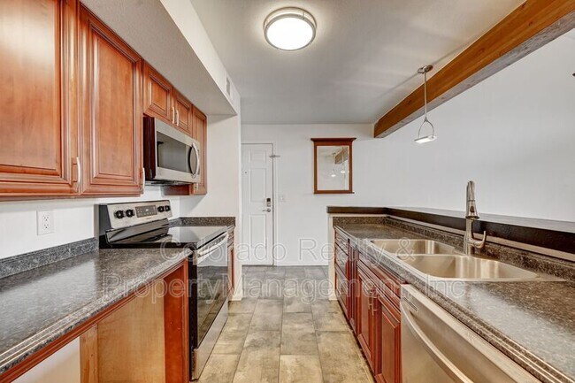 2575 S Syracuse Way Unit #B302, Denver, CO 80231 - Condo for Rent in ...