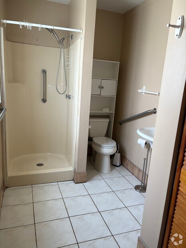 Intag Gardens Apartments for Rent with a Walk-In Closet - Miami, FL - Updated Today | Apartments.com