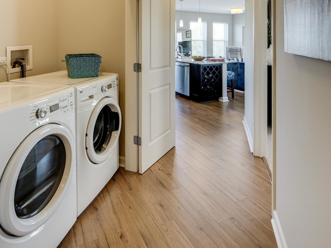 AMLI Evanston - 737 Chicago Ave Evanston, IL 60202 | Apartments.com
