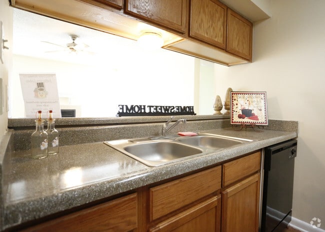 Jefferson Lakes Apartments - Apartments in Baton Rouge, LA | Apartments.com