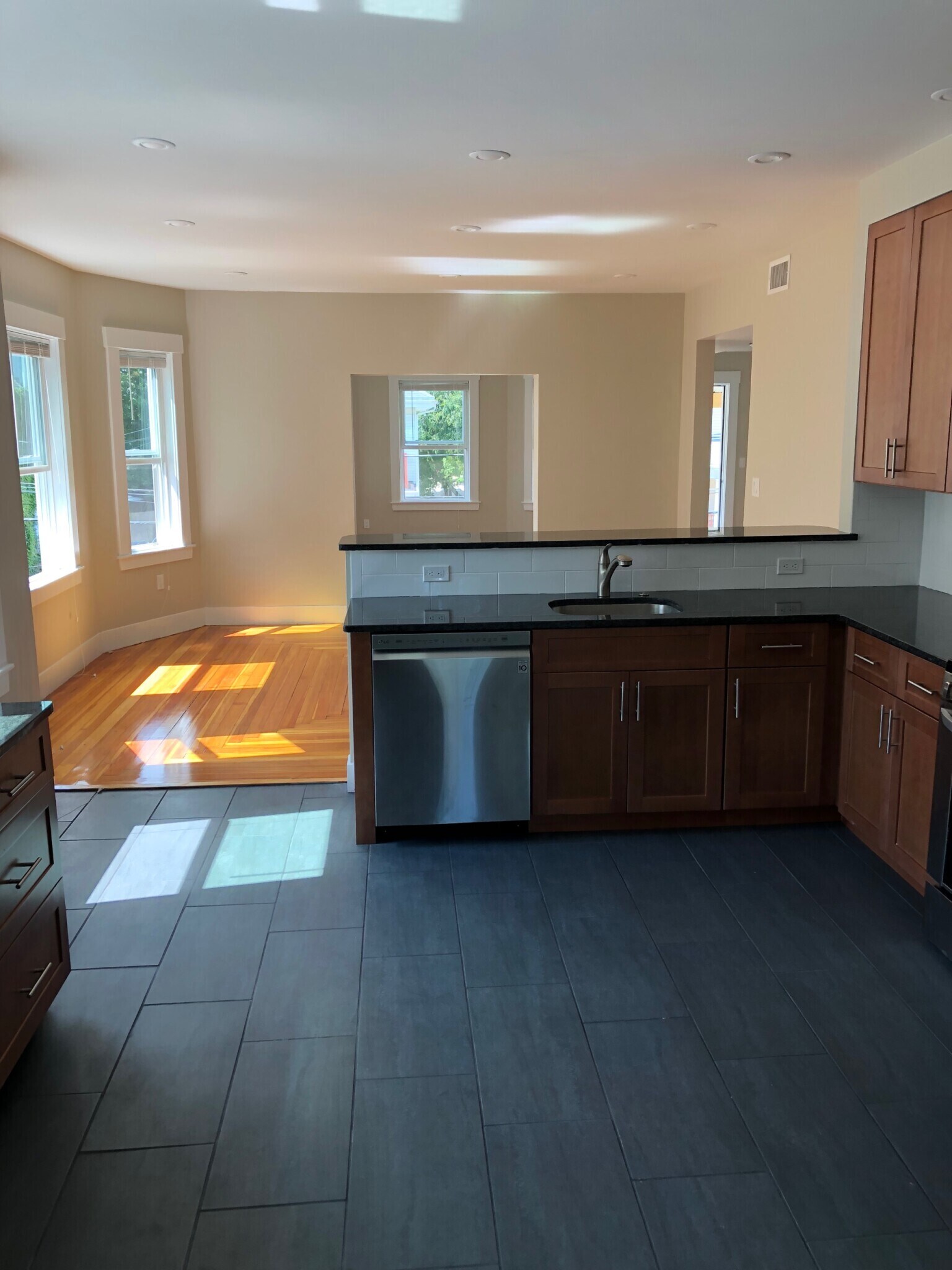 21 Banks St, Waltham, MA 02451 - 21 Banks St Waltham, MA 02451 ...